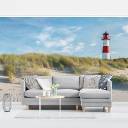 Bilderwelten Fototapete Strand Motiv Wandtapete blau - Leuchtturm an der Nordsee - D&uuml;nen Wohnzimmer Schlafzimmer