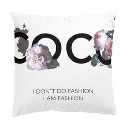 Bilderwelten Dekokissen Kissenbezug weiss Blumen modern - COCO - I don ́t do fashion Rosen - Spr&uuml;che Sofakissen Bezug & F&uuml;llung in 40x40 50x50 60x60