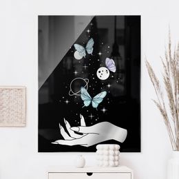 Bilderwelten Glasbild Tiere Illustration schwarz Glas Wandbild - Zaubernde Hand - Schmetterlinge und Planeten - Himmel Jugendzimmer