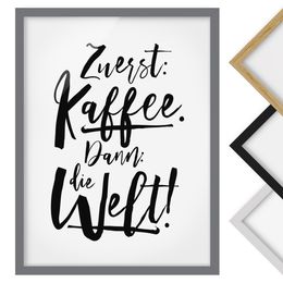 Bilderwelten Bild mit Rahmen - Hochformat Zuerst Kaffee dann die Welt