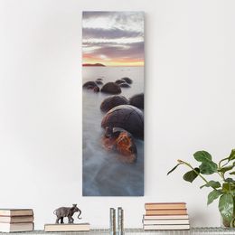 Bilderwelten Leinwandbild - Hochformat Moeraki Neuseeland