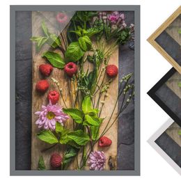 Bilderwelten Bild mit Rahmen - Hochformat Blumen Himbeeren Minze