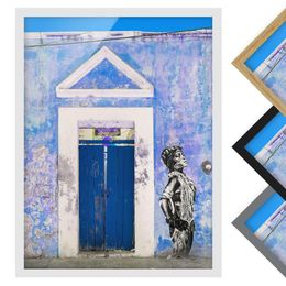 Bilderwelten Bild mit Rahmen - Hochformat Blauer Haupteingang