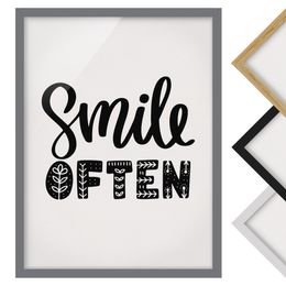Bilderwelten Bild mit Rahmen - Hochformat Smile often