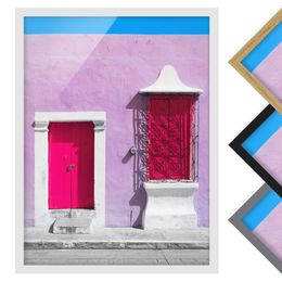 Bilderwelten Bild mit Rahmen - Hochformat Rosa Fassade Pinke T&uuml;r