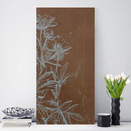 Bilderwelten Leinwandbild - Hochformat Blaue Blumenskizze