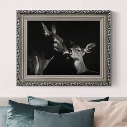 Bilderwelten Bild mit Barockrahmen Antik Tiere modern Barock schwarz - Rehe vor Schwarz - edle Optik Wohnzimmer Schlafzimmer
