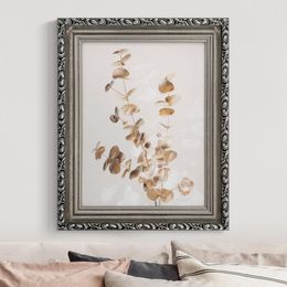 Bilderwelten Bild mit Barockrahmen Antik Tropisch Barock gold - Goldene Eukalyptuszweige mit Wei&szlig; - edle Optik Wohnzimmer Schlafzimmer
