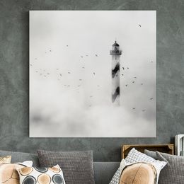 Bilderwelten Leinwandbild - Quadrat Leuchtturm im Nebel