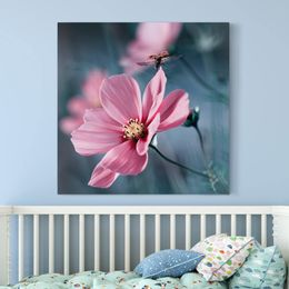 Bilderwelten Leinwandbild Blumen Motiv Kunstdruck rosa - Marienk&auml;fer beim Start - Wandbild XXL Wohnzimmer Schlafzimmer