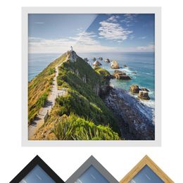 Bilderwelten Bild mit Rahmen - Quadrat Nugget Point Leuchtturm und Meer Neuseeland