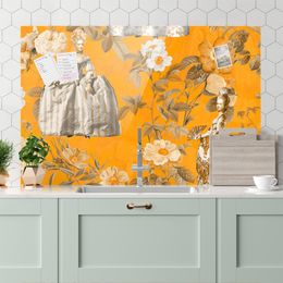 Bilderwelten Glas Spritzschutz modern orange Blumen - Pomp&ouml;se Kleider im Garten auf Orange - Deko K&uuml;chenr&uuml;ckwand aus Glas