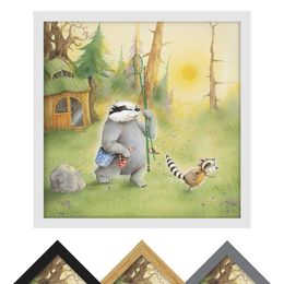 Bilderwelten Bild mit Rahmen Wald gr&uuml;n Illustration Aquarell - Wassili Waschb&auml;r - Wassili und Sibelius gehen angeln - B&auml;ume Kinderzimmer Baby M&auml;dchen Jungen