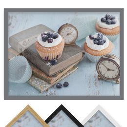 Bilderwelten Bild mit Rahmen - Querformat Vintage Cupcakes mit Wecker