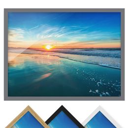 Bilderwelten Bild mit Rahmen - Querformat Romantischer Sonnenuntergang am Meer