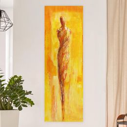 Bilderwelten Leinwandbild - Hochformat Petra Sch&uuml;&szlig;ler - Figur in Gelb