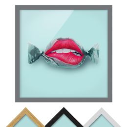 Bilderwelten Bild mit Rahmen - Quadrat Bonbon mit Lippen