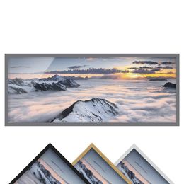 Bilderwelten Bild mit Rahmen - Panorama Blick &uuml;ber Wolken und Berge