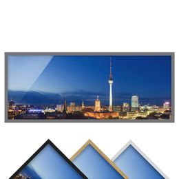 Bilderwelten Bild mit Rahmen - Panorama Fernsehturm bei Nacht