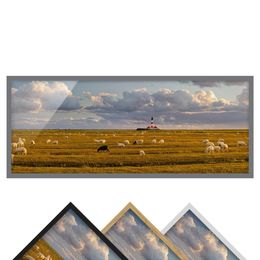 Bilderwelten Bild mit Rahmen - Panorama Nordsee Leuchtturm mit Schafsherde