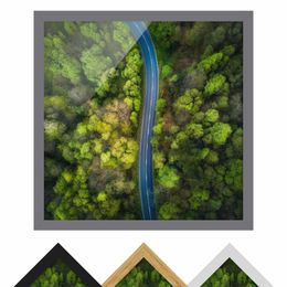 Bilderwelten Bild mit Rahmen - Quadrat Luftbild - Asphaltstra&szlig;e im Wald