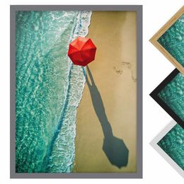 Bilderwelten Bild mit Rahmen - Hochformat Spaziergang am Strand