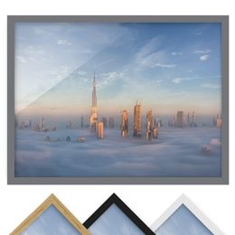 Bilderwelten Bild mit Rahmen - Querformat Dubai über den Wolken