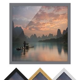 Bilderwelten Bild mit Rahmen - Quadrat Sonnenaufgang &uuml;ber chinesischem Fluss