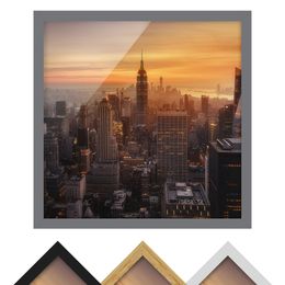 Bilderwelten Bild mit Rahmen - Quadrat Manhattan Skyline Abendstimmung
