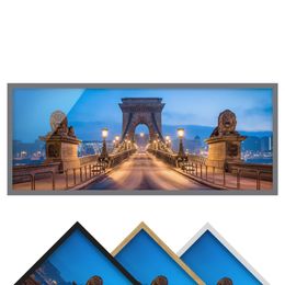 Bilderwelten Bild mit Rahmen Kettenbr&uuml;cke in Budapest bei Nacht
