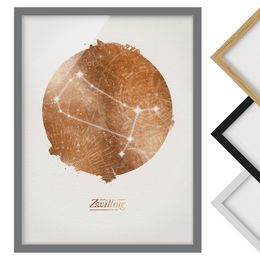 Bilderwelten Bild mit Rahmen - Hochformat Sternzeichen Zwilling Gold