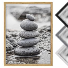 Bilderwelten Bild mit Rahmen - Hochformat Steinturm im Wasser