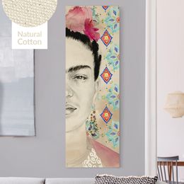 Bilderwelten Leinwandbild - Hochformat Frida mit rosa Bl&uuml;ten I