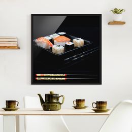 Bilderwelten Bild mit Rahmen Sushiteller mit St&auml;bchen Schwarz
