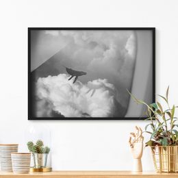 Bilderwelten Bild mit Rahmen Fliegender Wal in den Wolken