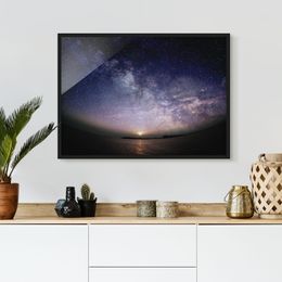 Bilderwelten Bild mit Rahmen Sonne und Sternenhimmel am Meer
