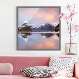 Bilderwelten Bild mit Rahmen Berge am Wasser