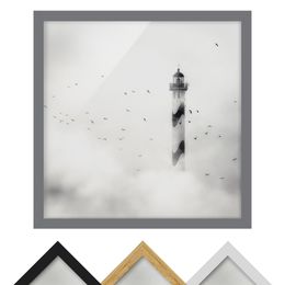 Bilderwelten Bild mit Rahmen - Quadrat Leuchtturm im Nebel