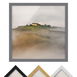 Bilderwelten Bild mit Rahmen - Quadrat Morgennebel in der Toskana