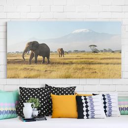 Bilderwelten Leinwandbild - Querformat Elefanten vor dem Kilimanjaro in Kenya