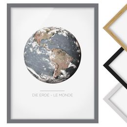 Bilderwelten Bild mit Rahmen - Hochformat Le Monde - Die Erde