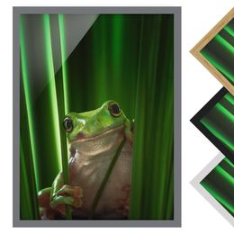 Bilderwelten Bild mit Rahmen - Hochformat Fr&ouml;hlicher Frosch