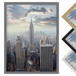 Bilderwelten Bild mit Rahmen - Hochformat Sonnenaufgang in New York