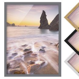 Bilderwelten Bild mit Rahmen - Hochformat Spanischer Strand bei Sonnenaufgang