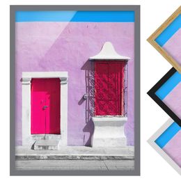 Bilderwelten Bild mit Rahmen - Hochformat Rosa Fassade Pinke T&uuml;r