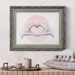 Bilderwelten Leinwandbild mit Barockrahmen Illustration Herz H&auml;nde Kreis Rosa Wei&szlig;