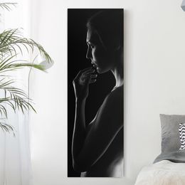Bilderwelten Leinwandbild - Hochformat Nachdenkliche Frau
