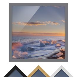 Bilderwelten Bild mit Rahmen - Quadrat Eisbrocken am Strand Island