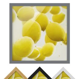 Bilderwelten Bild mit Rahmen - Quadrat Zitronen im Wasser