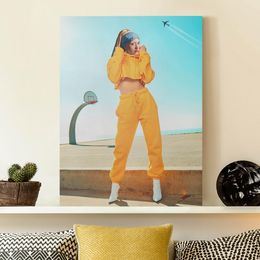 Bilderwelten Leinwandbild Jonas Loose Vintage Pop Art Mona Lisa M&auml;dchen mit Jogginghose - Leinwanddruck Hochformat - Wandbild S-XXL - moderne Bilder auf Leinwand